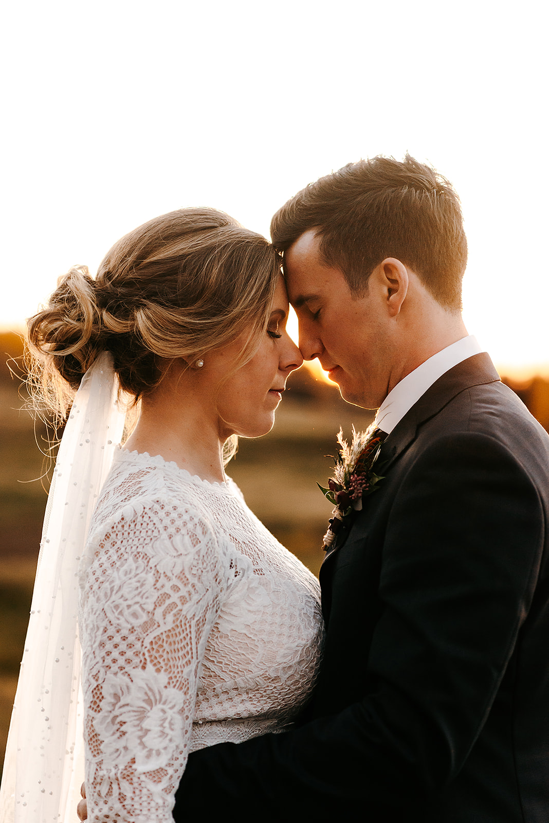 Golden Hour Wedding Photos: Everything You Need to Know - ameliajophoto.com